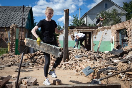 55 Clear rubble from houses Stock Pictures, Editorial Images and Stock ...