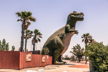 General View Roadside Attraction Cabazon Dinosaurs Editorial Stock ...