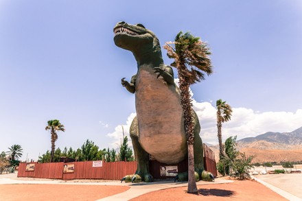 General View Roadside Attraction Cabazon Dinosaurs Editorial Stock ...