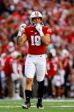 Wisconsin Badgers Linebacker Nick Herbig 19 Editorial Stock Photo ...