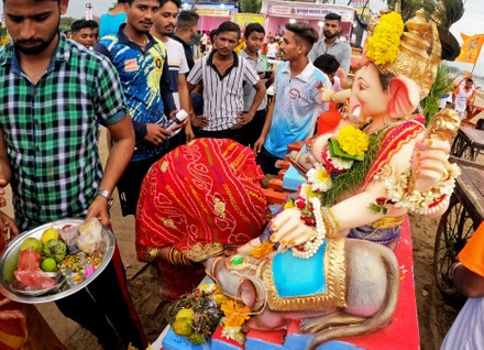 42 Ganesh immersion rituals Stock Pictures, Editorial Images and Stock ...