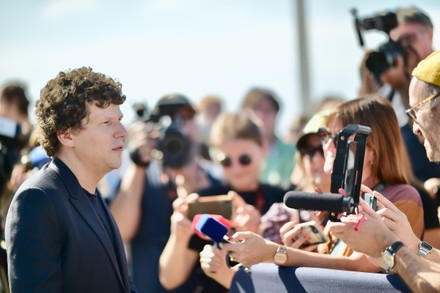 Jesse Eisenberg Poses During Unveiling His Editorial Stock Photo ...