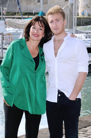 Daisy Goodwin Et Jordan Waller Assistent Editorial Stock Photo - Stock ...