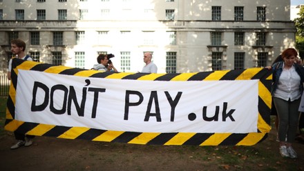 Don't Pay Energy Bills Protest, London, UK - 05 Sep 2022 Stock Pictures ...