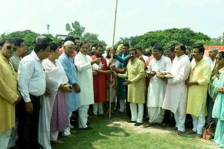 Noida Mp Doctor Mahesh Sharma Performs Editorial Stock Photo - Stock ...