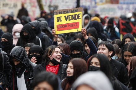 imágenes de Clashes in Santiago de Chile during a new student protest ...