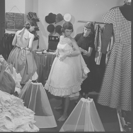 52 Anne fogarty Stock Pictures, Editorial Images and Stock Photos ...