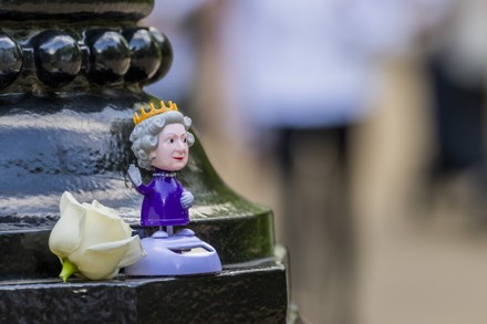 Solar Powered Waving Queen Mourners Gather Editorial Stock Photo ...
