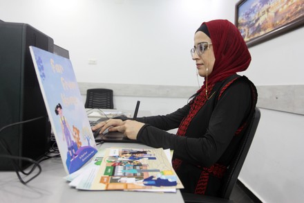 Palestinian Samar Nassar Draws Graphic Cartoon Editorial Stock Photo ...