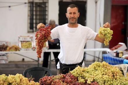 Palestinian Vendors Sell Grapes Grape Market Editorial Stock Photo ...