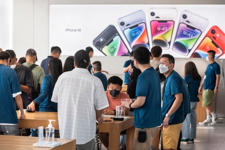 Shoppers Seen Purchasing Apple Brand Products Editorial Stock Photo ...
