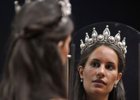 71 Diamond and pearl tiara Stock Pictures, Editorial Images and Stock ...