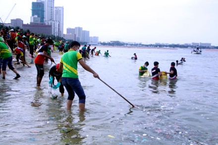 Dolomites Beach coastal clean-up drive, Philippines - 17 Sep 2022 Stock ...