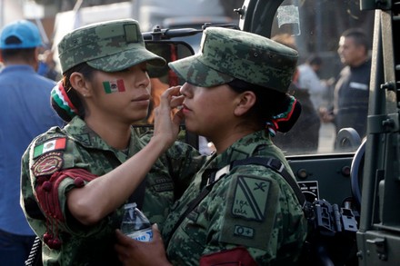 Military Civic Parade for the 212th anniversary of Mexico's ...
