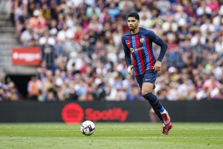 04 Ronald Araujo Fc Barcelona Controls Editorial Stock Photo - Stock ...