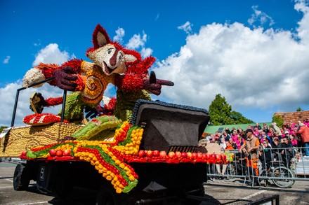 3,000 Floats in a parade Stock Pictures, Editorial Images and Stock ...