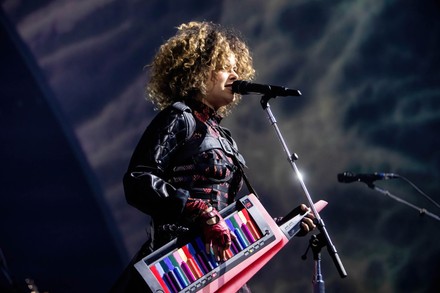 imágenes de Arcade Fire performs live at a concert in Milano, Italy ...