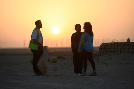 Volunteers Participate Cleanup Campaign Sulaibiya Beach Editorial Stock ...