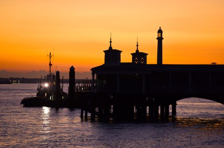 Dawn Above Gravesend Town Pier Kent Editorial Stock Photo - Stock Image ...
