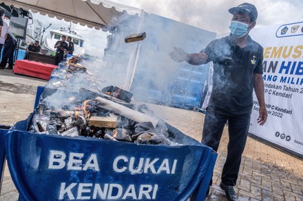 250 Burned containers Stock Pictures, Editorial Images and Stock Photos ...