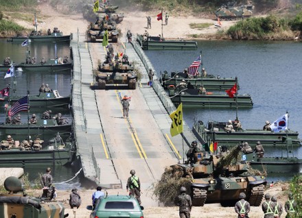 250 Soldiers cross a bridge Stock Pictures, Editorial Images and Stock ...
