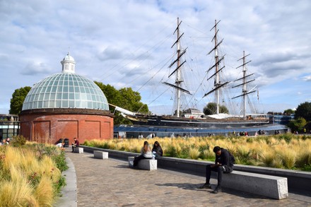 September Sunshine Greenwich People Enjoying Good Editorial Stock Photo ...
