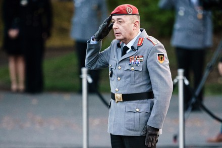 2,000 General salutes Stock Pictures, Editorial Images and Stock Photos ...