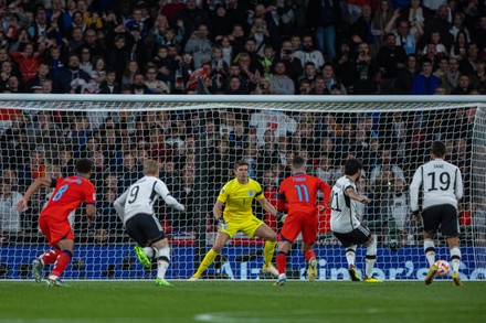7,000 England vs germany Stock Pictures, Editorial Images and Stock ...