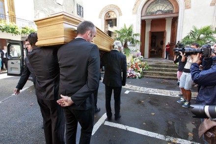 Funerailles De Bernadette Lafont Actrice Francaise Editorial Stock ...