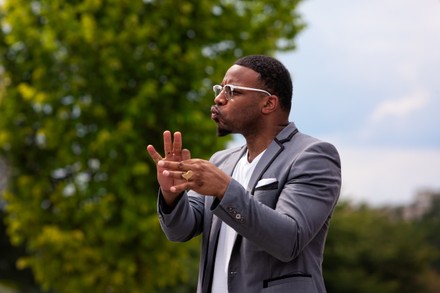 American Sign Language Interpreter Billy Sanders Editorial Stock Photo ...