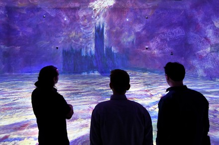 frameless digital immersive arts experience london Stock Photos ...