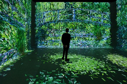 frameless digital immersive arts experience london Stock Photos ...