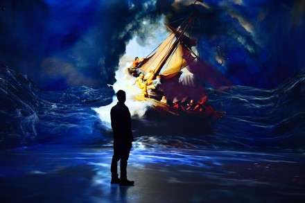 frameless digital immersive arts experience london Fotos stock de ...