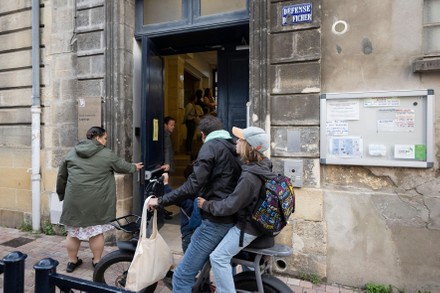 Students Arrive School Lagrange Bordeaux France Editorial Stock Photo ...