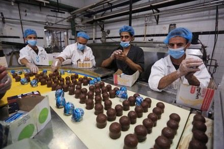 Palestinian Workers Prepare Vanilla Candy Known Editorial Stock Photo ...