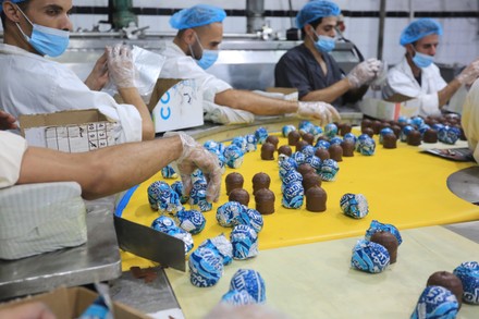Palestinian Workers Prepare Vanilla Candy Known Editorial Stock Photo ...