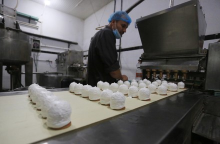 Palestinian Workers Prepare Vanilla Candy Known Editorial Stock Photo ...