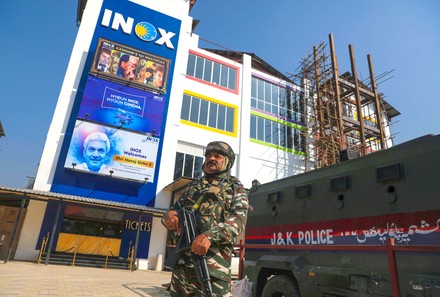 Indian Paramilitary Soldiers Stand Guard Outside Editorial Stock Photo ...
