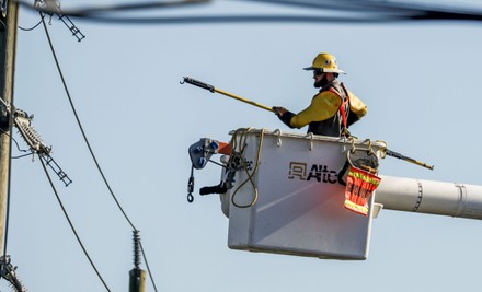 Lineman Works Restore Power Wake Hurricane Editorial Stock Photo ...