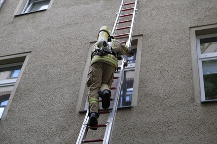 19 Extension ladder Stock Pictures, Editorial Images and Stock Photos ...