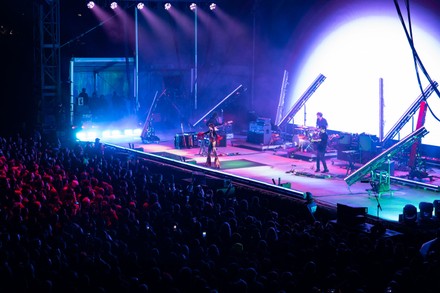 __COUNT__ Yeah Yeah Yeahs perform at The Forest Hill Stadium in Queens ...