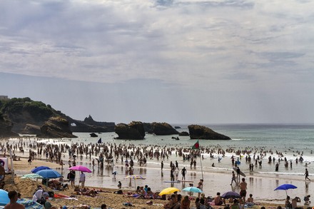 Crowd Walkers Tourists On Beach Grand Editorial Stock Photo - Stock ...