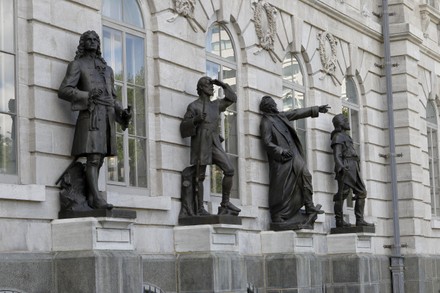 3,000 Statues on building Stock Pictures, Editorial Images and Stock ...