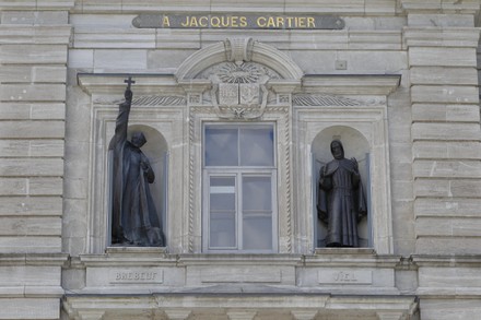 3,000 Statues on building Stock Pictures, Editorial Images and Stock ...