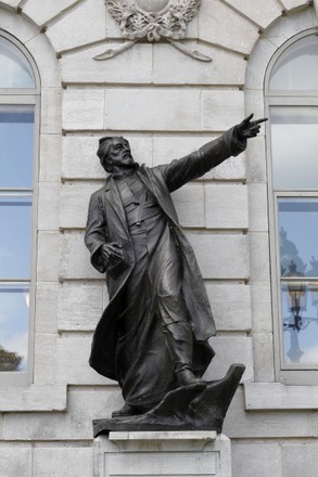 3,000 Statues on building Stock Pictures, Editorial Images and Stock ...