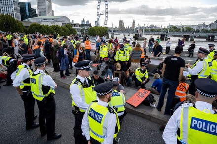 Just Stop Oil protest on Waterloo Bridge, LONDON, UK - 02 Oct 2022 ...