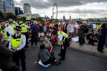 __COUNT__ imágenes de Just Stop Oil protest on Waterloo Bridge, LONDON ...