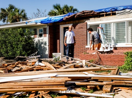 People Begin Recovery Process Salvaging Belongings Editorial Stock ...