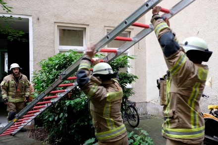 Firefighters Setting 4section Extension Ladder Narrow Editorial Stock ...