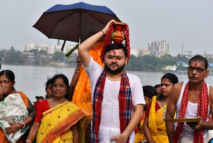 imágenes de Naba Patrika Snan, KOLKATA, West Bengal, India - 02 Oct ...